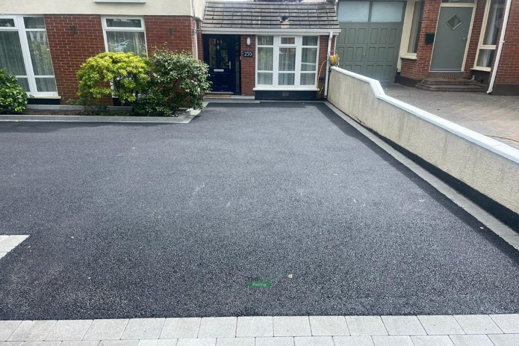 Asphalt Driveway with Granite Corrib Border and Granite Step in ...